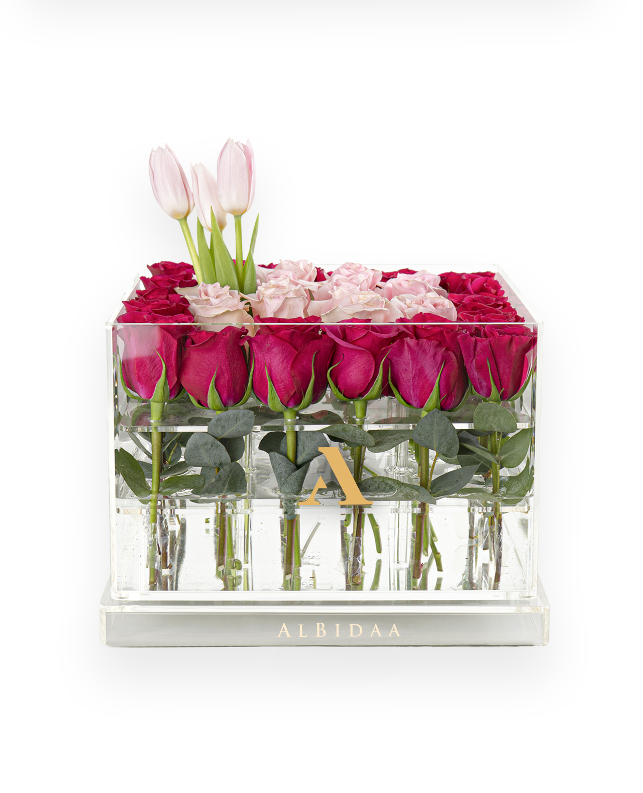 Mix natural flowers in a square acrylic box 30*30cm – Albidaa Flora
